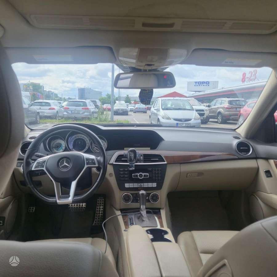 Black Mercedes-Benz C 300 2011 in Vilnius, with an engine capacity of 3.00 L and mileage of 227 thousand km for 6700 €, photo 6 on AUTOMOTO.COM.LV