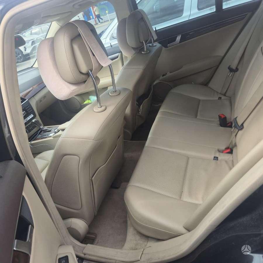 Black Mercedes-Benz C 300 2011 in Vilnius, with an engine capacity of 3.00 L and mileage of 227 thousand km for 6700 €, photo 7 on AUTOMOTO.COM.LV