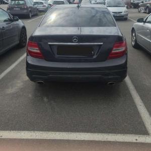 Black Mercedes-Benz C 300 2011 in Vilnius, with an engine capacity of 3.00 L and mileage of 227 thousand km for 6700 €, photo 8 on AUTOMOTO.COM.LV