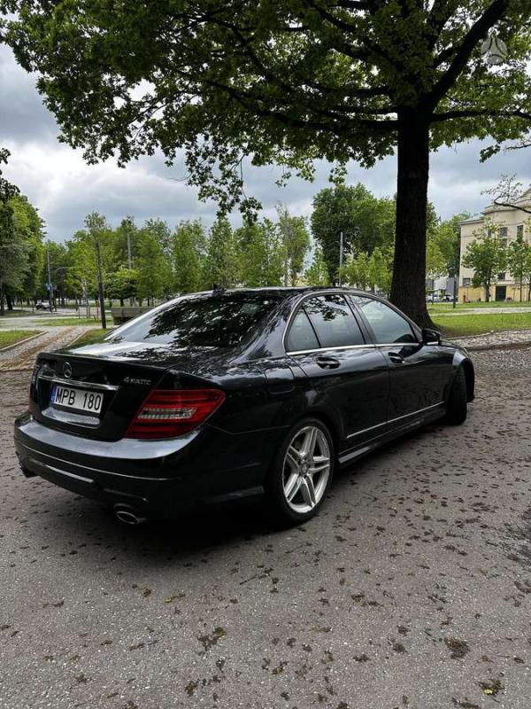 Черный Мерседес Ц 300 2013 в Каунас, объемом двигателя 3.50 л и пробегом 180 тыс. км за 9800 €, фото 2 на AUTOMOTO.COM.LV