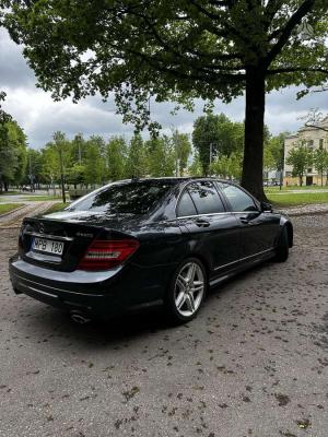 Черный Мерседес Ц 300 2013 в Каунас, объемом двигателя 3.50 л и пробегом 180 тыс. км за 9800 €, фото 3 на AUTOMOTO.COM.LV