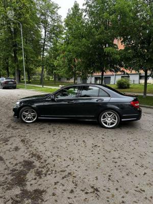 Черный Мерседес Ц 300 2013 в Каунас, объемом двигателя 3.50 л и пробегом 180 тыс. км за 9800 €, фото 4 на AUTOMOTO.COM.LV