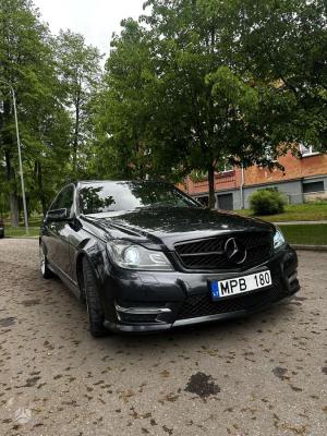 Черный Мерседес Ц 300 2013 в Каунас, объемом двигателя 3.50 л и пробегом 180 тыс. км за 9800 €, фото 5 на AUTOMOTO.COM.LV