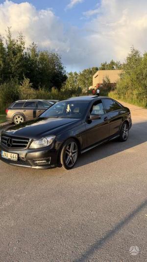 Black Mercedes-Benz C 300 2013 in Vilnius, with an engine capacity of 3.50 L and mileage of 222 thousand km for 8500 €, photo 3 on AUTOMOTO.COM.LV