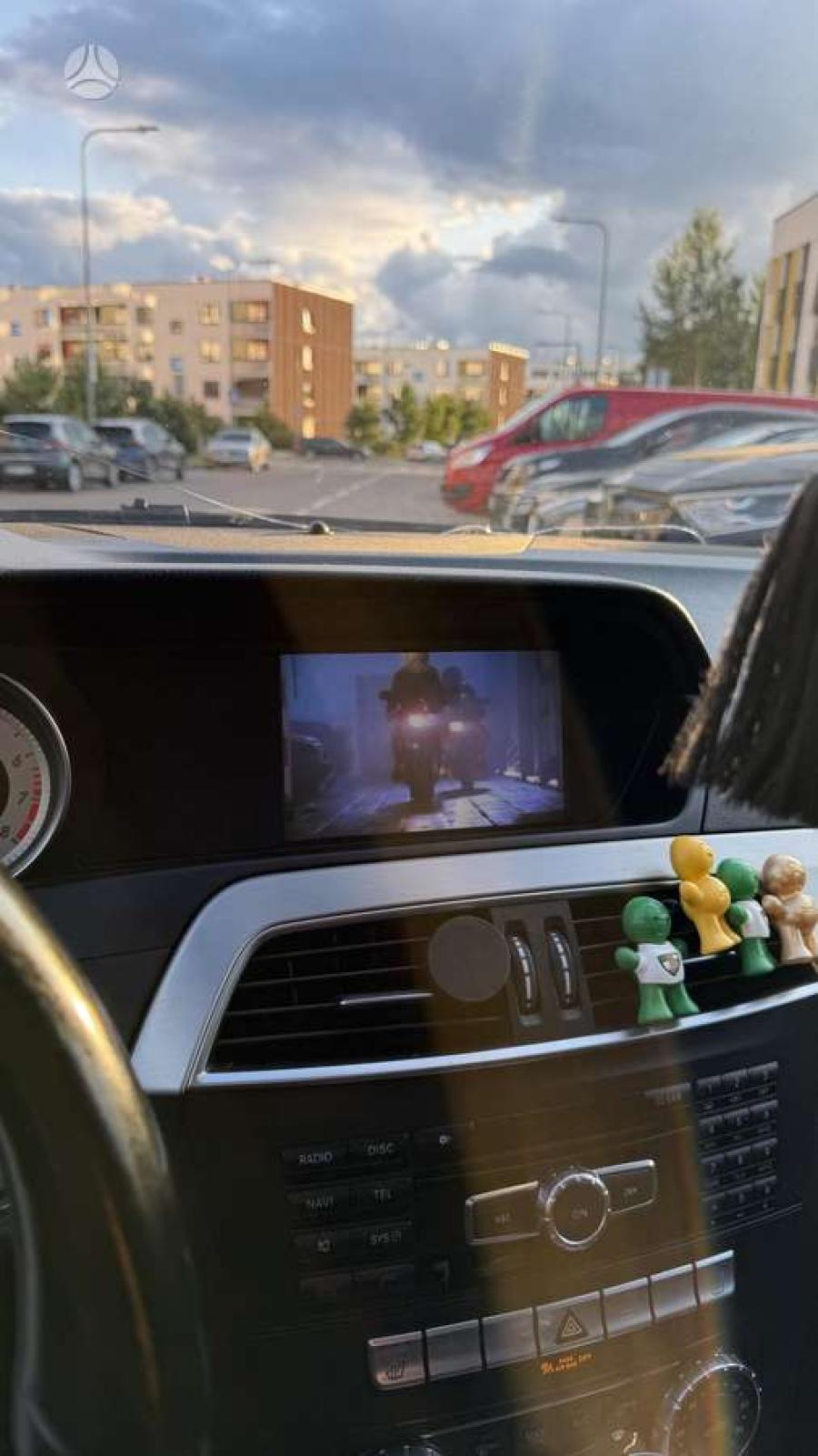 Black Mercedes-Benz C 300 2013 in Vilnius, with an engine capacity of 3.50 L and mileage of 222 thousand km for 8500 €, photo 6 on AUTOMOTO.COM.LV