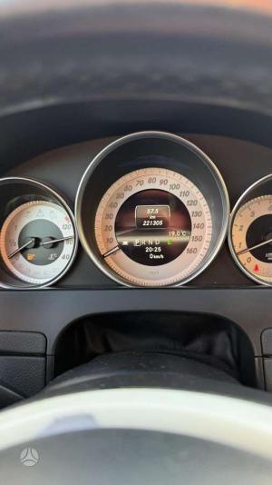 Black Mercedes-Benz C 300 2013 in Vilnius, with an engine capacity of 3.50 L and mileage of 222 thousand km for 8500 €, photo 7 on AUTOMOTO.COM.LV