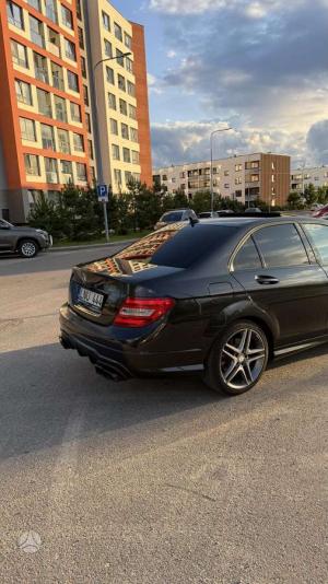 Black Mercedes-Benz C 300 2013 in Vilnius, with an engine capacity of 3.50 L and mileage of 222 thousand km for 8500 €, photo 11 on AUTOMOTO.COM.LV