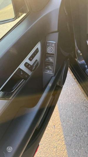 Black Mercedes-Benz C 300 2013 in Vilnius, with an engine capacity of 3.50 L and mileage of 222 thousand km for 8500 €, photo 13 on AUTOMOTO.COM.LV
