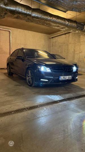 Black Mercedes-Benz C 300 2013 in Vilnius, with an engine capacity of 3.50 L and mileage of 222 thousand km for 8500 €, photo 14 on AUTOMOTO.COM.LV