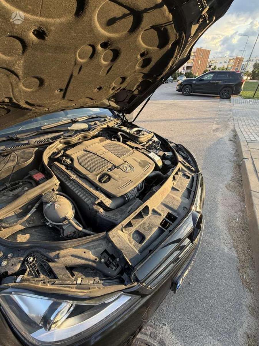 Black Mercedes-Benz C 300 2013 in Vilnius, with an engine capacity of 3.50 L and mileage of 222 thousand km for 8500 €, photo 15 on AUTOMOTO.COM.LV