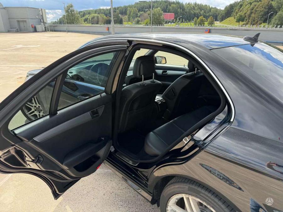 Black Mercedes-Benz C 300 2013 in Vilnius, with an engine capacity of 3.50 L and mileage of 142 thousand km for 9600 €, photo 9 on AUTOMOTO.COM.LV