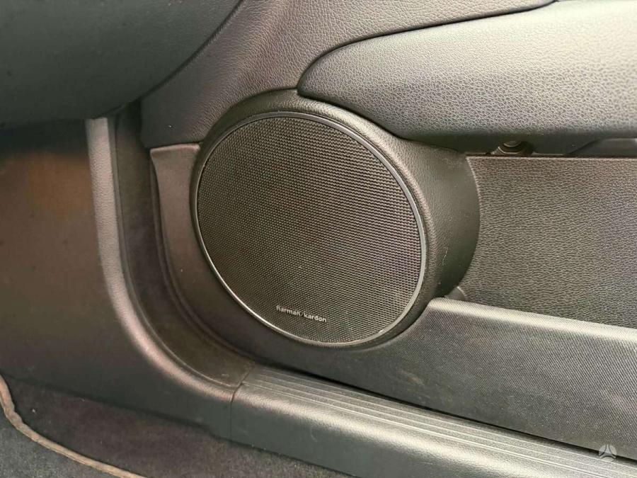 Black Mercedes-Benz C 300 2013 in Vilnius, with an engine capacity of 3.50 L and mileage of 142 thousand km for 9600 €, photo 12 on AUTOMOTO.COM.LV