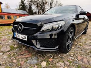 Черный Мерседес Ц 300 2015 в Вильнюс, объемом двигателя 2.00 л и пробегом 202 тыс. км за 16500 €, фото  на AUTOMOTO.COM.LV