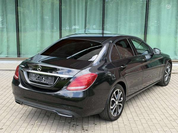 Black Mercedes-Benz C 300 2015 in Kaunas, with an engine capacity of 2.14 L and mileage of 200 thousand km for 11400 €, photo 4 on AUTOMOTO.COM.LV