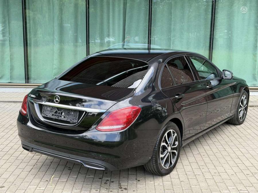 Melns Mercedes-Benz C 300 2015 Kauņa, ar dzinēja tilpumu 2.14 L un nobraukumu 200 tūkst. km par 11400 €, foto 5 vietnē AUTOMOTO.COM.LV