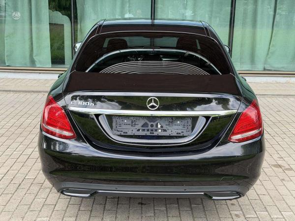 Black Mercedes-Benz C 300 2015 in Kaunas, with an engine capacity of 2.14 L and mileage of 200 thousand km for 11400 €, photo 5 on AUTOMOTO.COM.LV