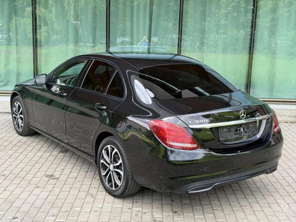 Black Mercedes-Benz C 300 2015 in Kaunas, with an engine capacity of 2.14 L and mileage of 200 thousand km for 11400 €, photo 6 on AUTOMOTO.COM.LV