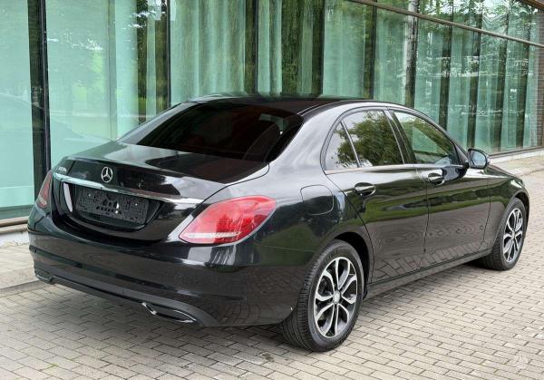 Black Mercedes-Benz C 300 2015 in Kaunas, with an engine capacity of 2.14 L and mileage of 200 thousand km for 11400 €, photo 9 on AUTOMOTO.COM.LV