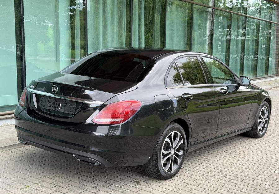Melns Mercedes-Benz C 300 2015 Kauņa, ar dzinēja tilpumu 2.14 L un nobraukumu 200 tūkst. km par 11400 €, foto 10 vietnē AUTOMOTO.COM.LV