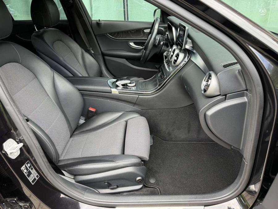 Melns Mercedes-Benz C 300 2015 Kauņa, ar dzinēja tilpumu 2.14 L un nobraukumu 200 tūkst. km par 11400 €, foto 19 vietnē AUTOMOTO.COM.LV