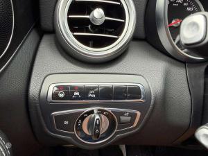 Melns Mercedes-Benz C 300 2015 Kauņa, ar dzinēja tilpumu 2.14 L un nobraukumu 200 tūkst. km par 11400 €, foto 29 vietnē AUTOMOTO.COM.LV