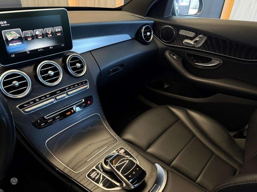 Black Mercedes-Benz C 300 2015 in Kaunas, with an engine capacity of 1.99 L and mileage of 183 thousand km for 13990 €, photo 20 on AUTOMOTO.COM.LV