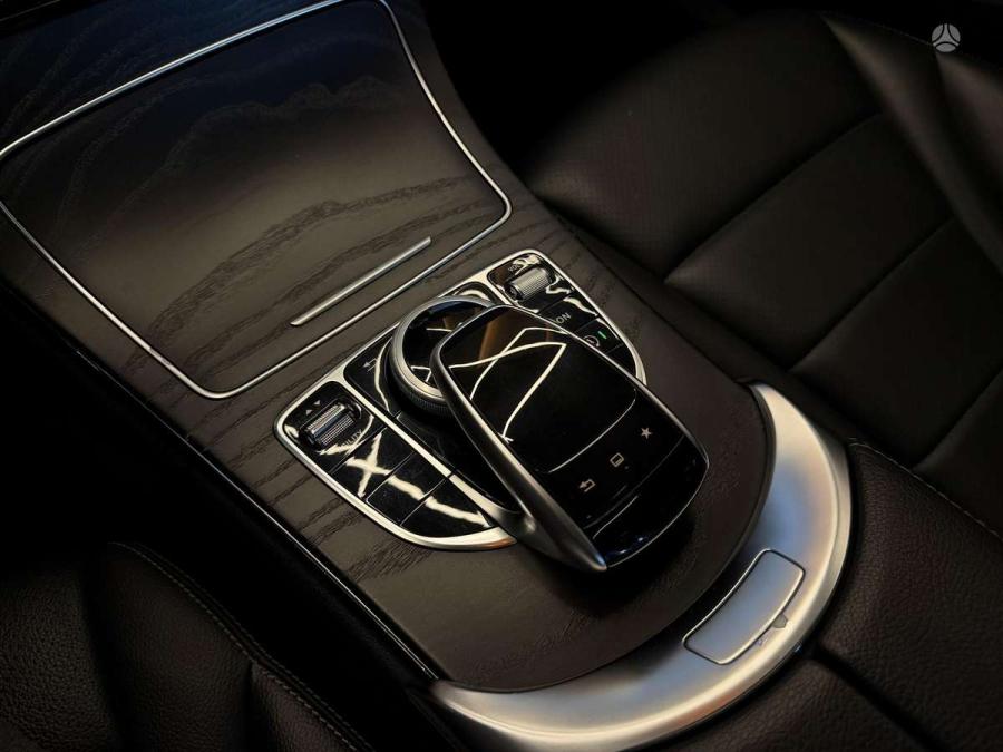 Black Mercedes-Benz C 300 2015 in Kaunas, with an engine capacity of 1.99 L and mileage of 183 thousand km for 13990 €, photo 21 on AUTOMOTO.COM.LV