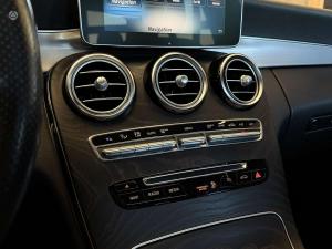 Black Mercedes-Benz C 300 2015 in Kaunas, with an engine capacity of 1.99 L and mileage of 183 thousand km for 13990 €, photo 22 on AUTOMOTO.COM.LV