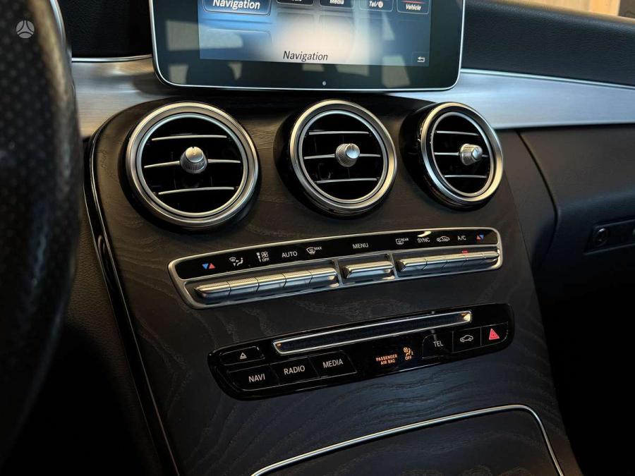 Black Mercedes-Benz C 300 2015 in Kaunas, with an engine capacity of 1.99 L and mileage of 183 thousand km for 13990 €, photo 22 on AUTOMOTO.COM.LV