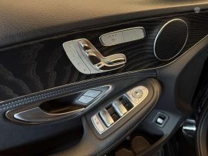 Black Mercedes-Benz C 300 2015 in Kaunas, with an engine capacity of 1.99 L and mileage of 183 thousand km for 13990 €, photo 23 on AUTOMOTO.COM.LV