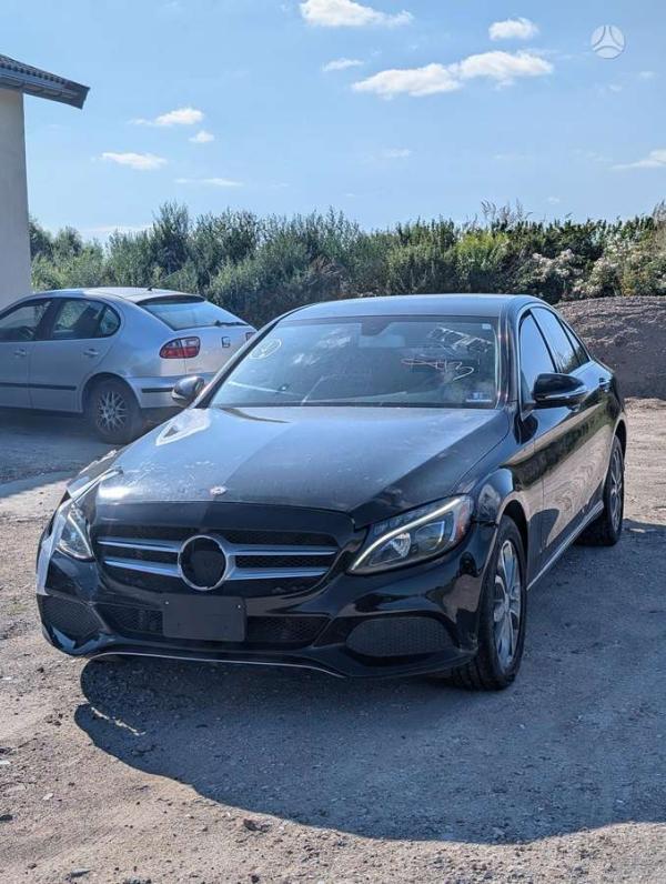 Melns Mercedes-Benz C 300 2015 Viļņa, ar dzinēja tilpumu 1.99 L un nobraukumu 195 tūkst. km par 8500 €, foto 1 vietnē AUTOMOTO.COM.LV