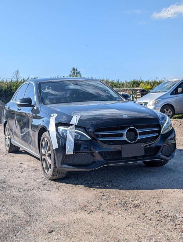 Melns Mercedes-Benz C 300 2015 Viļņa, ar dzinēja tilpumu 1.99 L un nobraukumu 195 tūkst. km par 8500 €, foto 2 vietnē AUTOMOTO.COM.LV