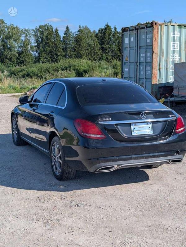 Melns Mercedes-Benz C 300 2015 Viļņa, ar dzinēja tilpumu 1.99 L un nobraukumu 195 tūkst. km par 8500 €, foto 4 vietnē AUTOMOTO.COM.LV