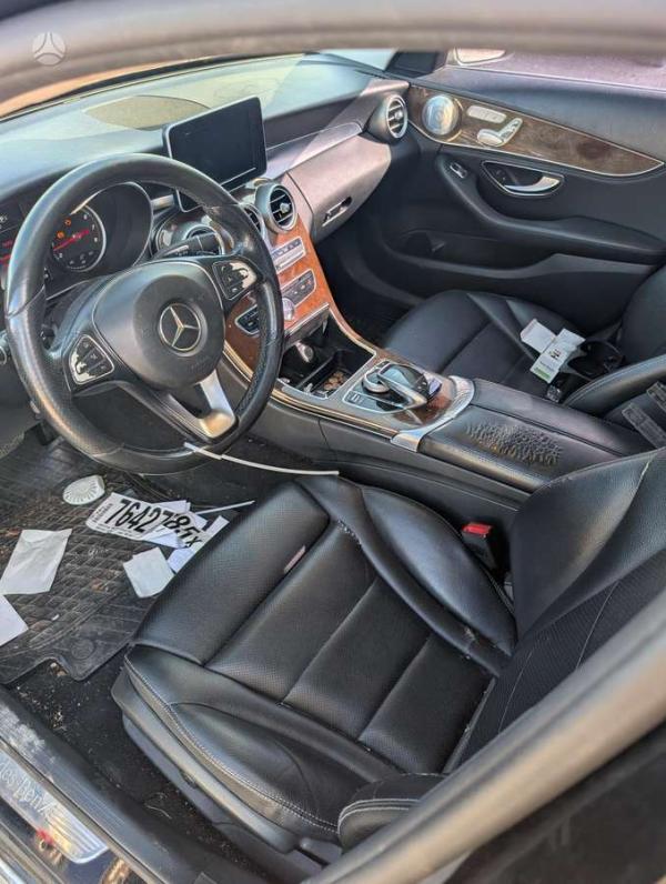 Melns Mercedes-Benz C 300 2015 Viļņa, ar dzinēja tilpumu 1.99 L un nobraukumu 195 tūkst. km par 8500 €, foto 6 vietnē AUTOMOTO.COM.LV