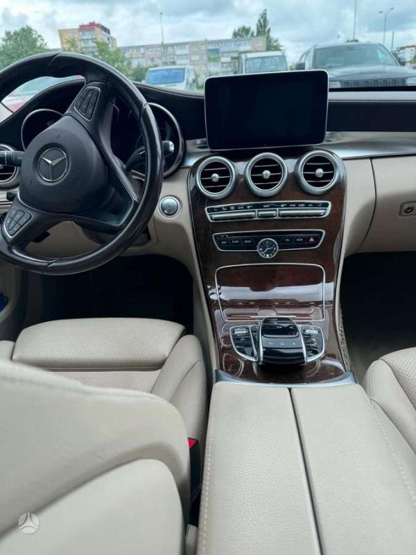 Black Mercedes-Benz C 300 2015 in Klaipeda, with an engine capacity of 1.99 L and mileage of 125 thousand km for 15000 €, photo 3 on AUTOMOTO.COM.LV