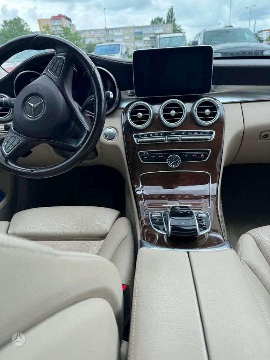 Black Mercedes-Benz C 300 2015 in Klaipeda, with an engine capacity of 1.99 L and mileage of 125 thousand km for 15000 €, photo 4 on AUTOMOTO.COM.LV