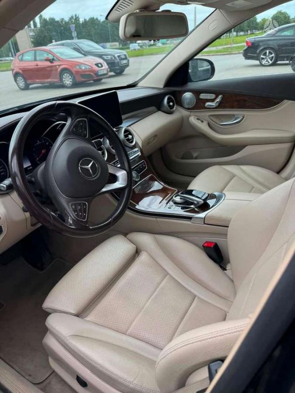 Black Mercedes-Benz C 300 2015 in Klaipeda, with an engine capacity of 1.99 L and mileage of 125 thousand km for 15000 €, photo 4 on AUTOMOTO.COM.LV