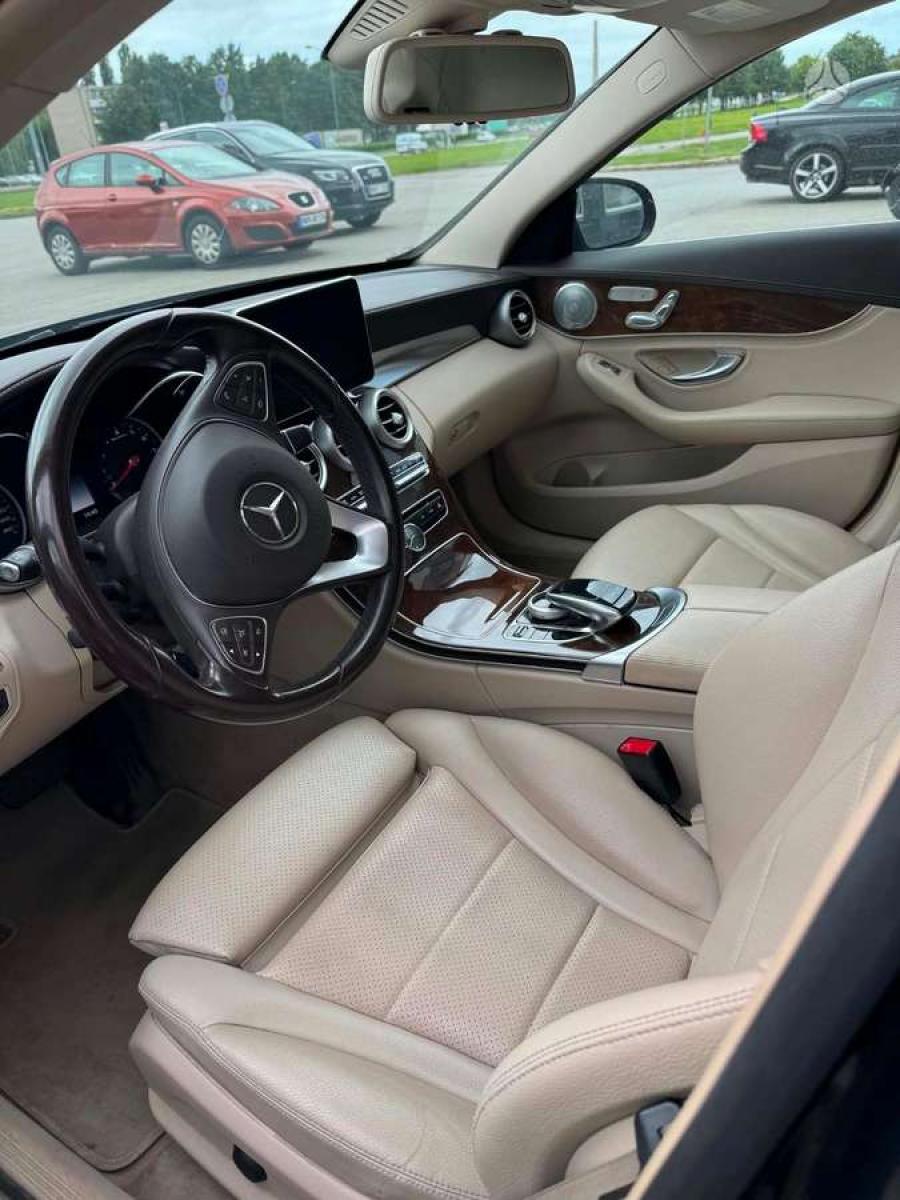 Black Mercedes-Benz C 300 2015 in Klaipeda, with an engine capacity of 1.99 L and mileage of 125 thousand km for 15000 €, photo 5 on AUTOMOTO.COM.LV
