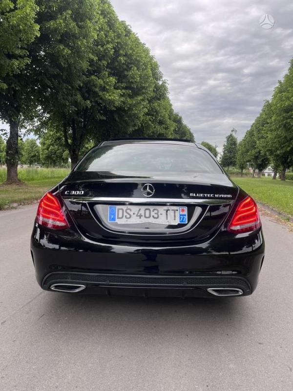 Black Mercedes-Benz C 300 2015 in Vilnius, with an engine capacity of 0.00 L and mileage of 168 thousand km for 15555 €, photo 6 on AUTOMOTO.COM.LV
