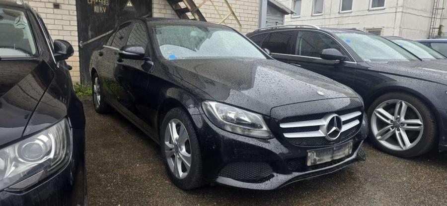 Melns Mercedes-Benz C 300 2016 Panevēža, ar dzinēja tilpumu 2.14 L un nobraukumu 150 tūkst. km par 5500 €, foto 1 vietnē AUTOMOTO.COM.LV