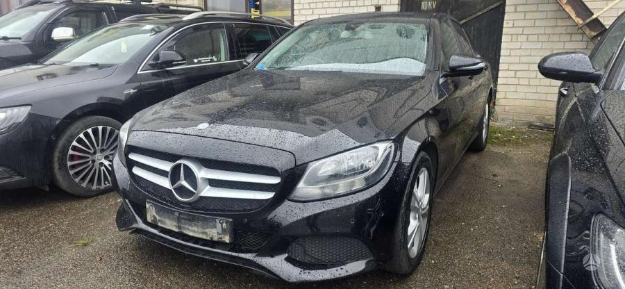 Melns Mercedes-Benz C 300 2016 Panevēža, ar dzinēja tilpumu 2.14 L un nobraukumu 150 tūkst. km par 5500 €, foto 3 vietnē AUTOMOTO.COM.LV