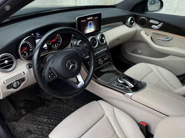Melns Mercedes-Benz C 300 2017 Viļņa, ar dzinēja tilpumu 1.99 L un nobraukumu 79 tūkst. km par 17500 €, foto 7 vietnē AUTOMOTO.COM.LV