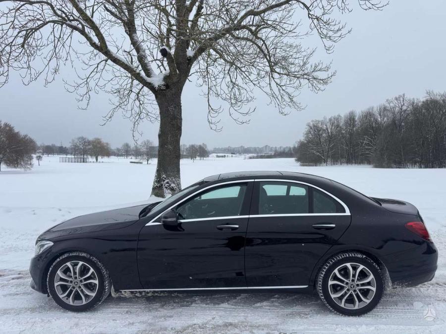 Черный Мерседес Ц 300 2017 в Каунас, объемом двигателя 1.99 л и пробегом 120 тыс. км за 14500 €, фото 31 на AUTOMOTO.COM.LV