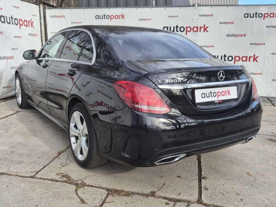 Melns Mercedes-Benz C 300 2017 Viļņa, ar dzinēja tilpumu 2.14 L un nobraukumu 205 tūkst. km par 15500 €, foto 5 vietnē AUTOMOTO.COM.LV