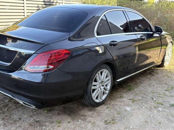 Мерседес Ц 300 2017 в Паланга на AUTOMOTO.COM.LV Черный Мерседес Ц 300 2017 в Паланга, объемом двигателя 1.99 л и пробегом 121 тыс. км за 7500 €, фото 7 на AUTOMOTO.COM.LV