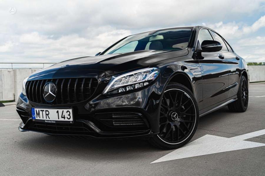 Black Mercedes-Benz C 300 2018 in Vilnius, with an engine capacity of 1.99 L and mileage of 103 thousand km for 22500 €, photo 3 on AUTOMOTO.COM.LV