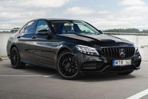 Black Mercedes-Benz C 300 2018 in Vilnius, with an engine capacity of 1.99 L and mileage of 103 thousand km for 22500 €, photo 6 on AUTOMOTO.COM.LV