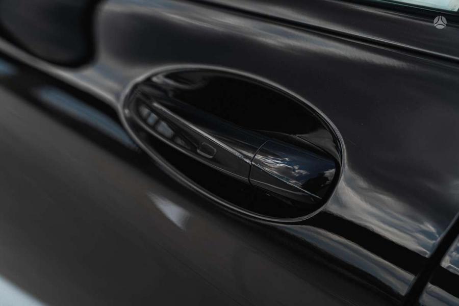 Black Mercedes-Benz C 300 2018 in Vilnius, with an engine capacity of 1.99 L and mileage of 103 thousand km for 22500 €, photo 10 on AUTOMOTO.COM.LV