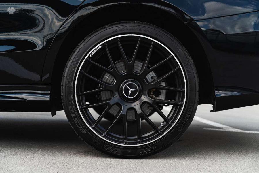 Black Mercedes-Benz C 300 2018 in Vilnius, with an engine capacity of 1.99 L and mileage of 103 thousand km for 22500 €, photo 12 on AUTOMOTO.COM.LV