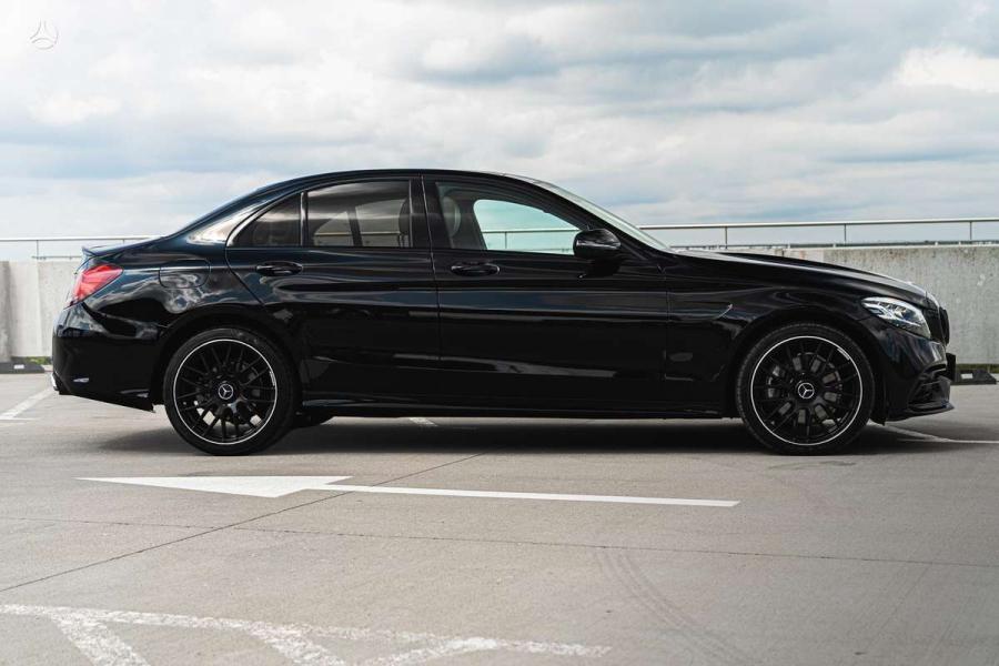 Black Mercedes-Benz C 300 2018 in Vilnius, with an engine capacity of 1.99 L and mileage of 103 thousand km for 22500 €, photo 14 on AUTOMOTO.COM.LV